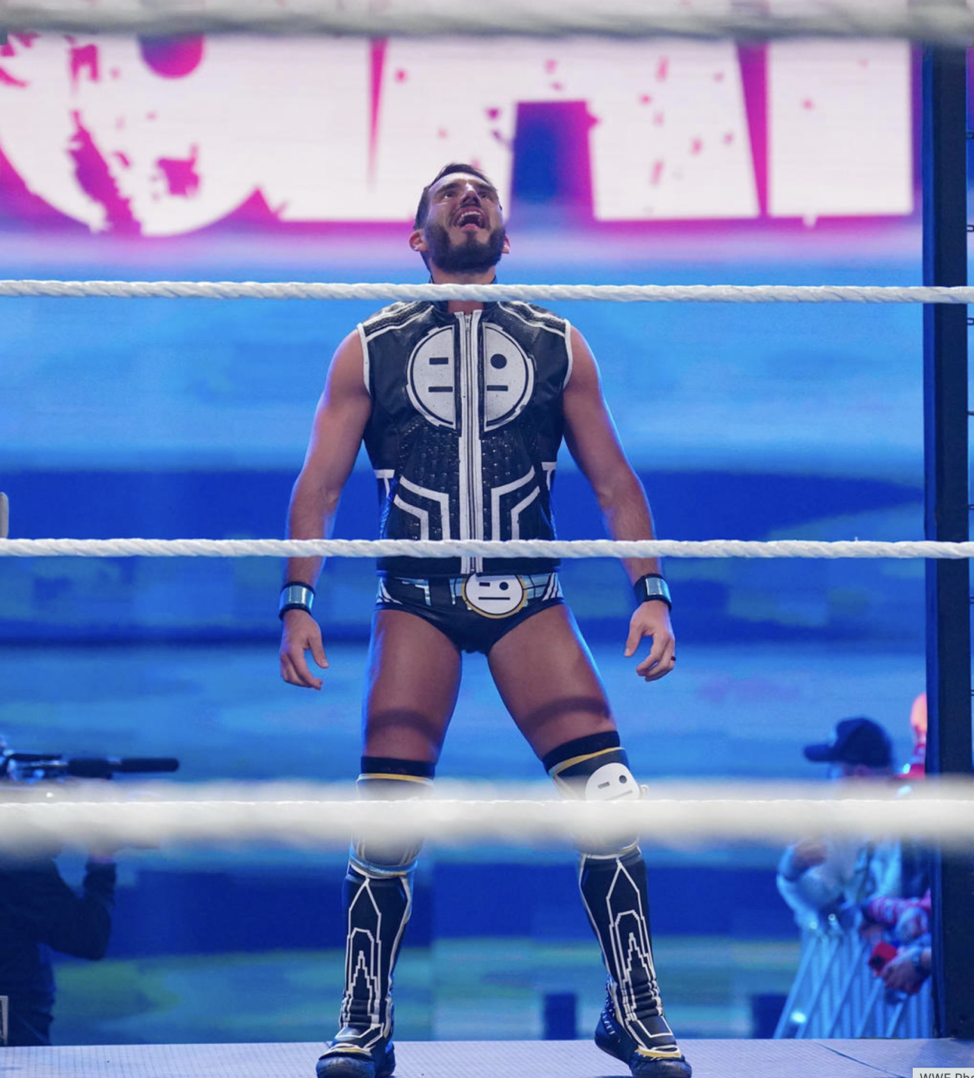 Why Did This WWE Wrestler Dress Up As A Bluey Character? – RAGE Works